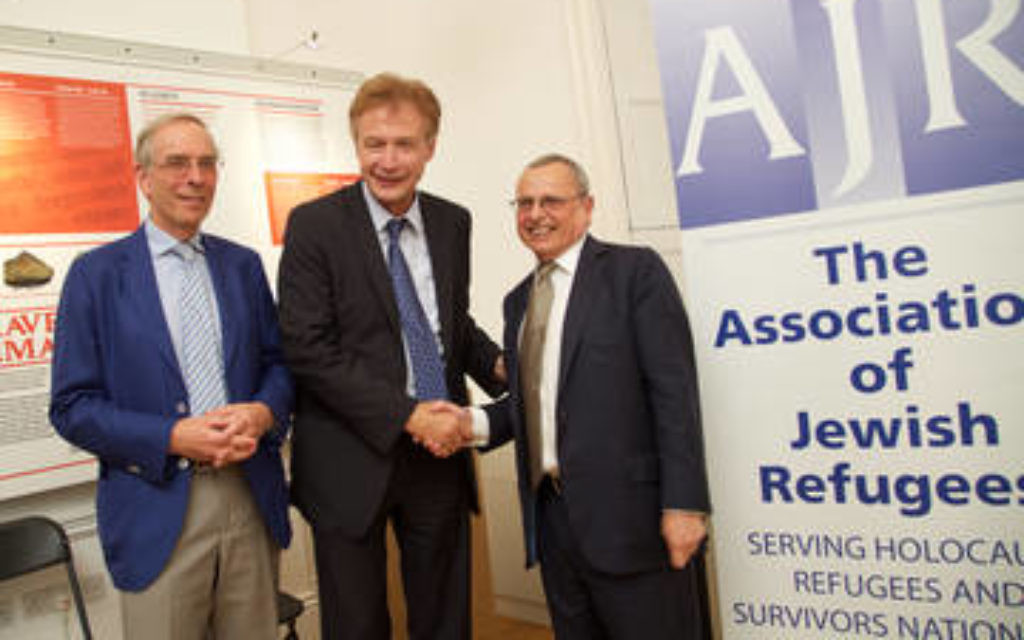 German refugees honoured with plaque - Jewish News