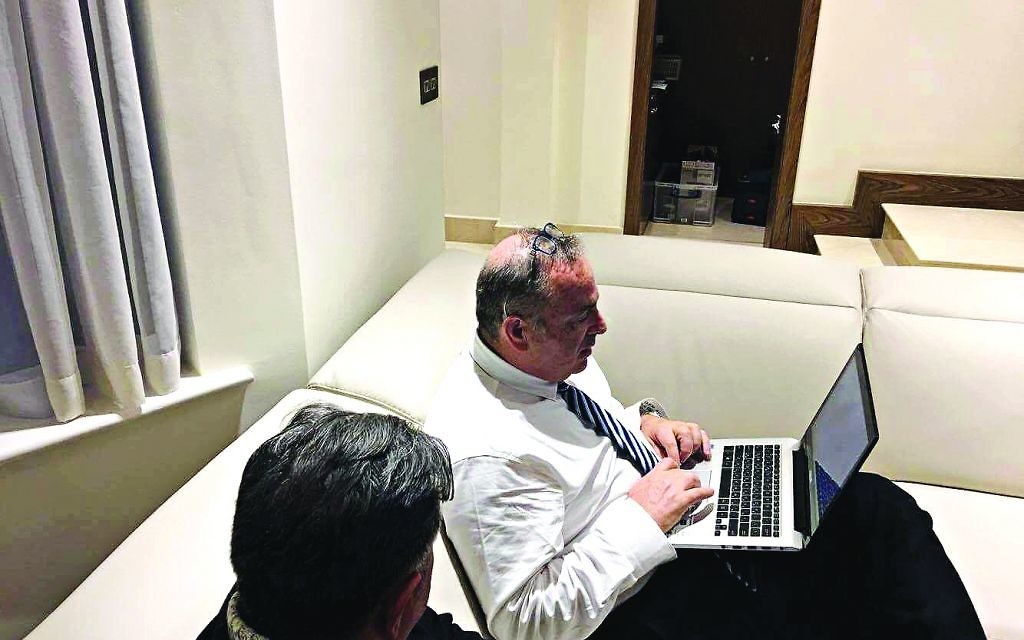 Israeli doctor arrives in London to help save Iraqi official's sight ...