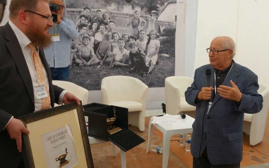 Nazi hunter Serge Klarsfeld honoured by Auschwitz Museum - Jewish News