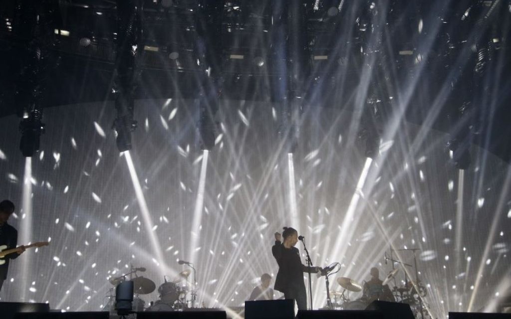 Radiohead greeted with Palestinian flags and anti-Israel slogans at ...
