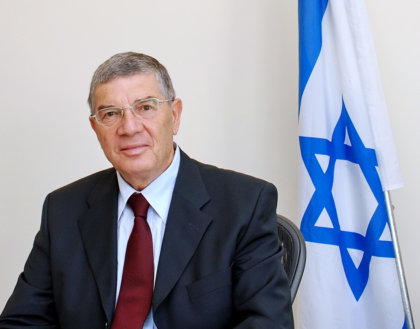 Chair of Yad Vashem to stand down after 27 years at the helm - Jewish News