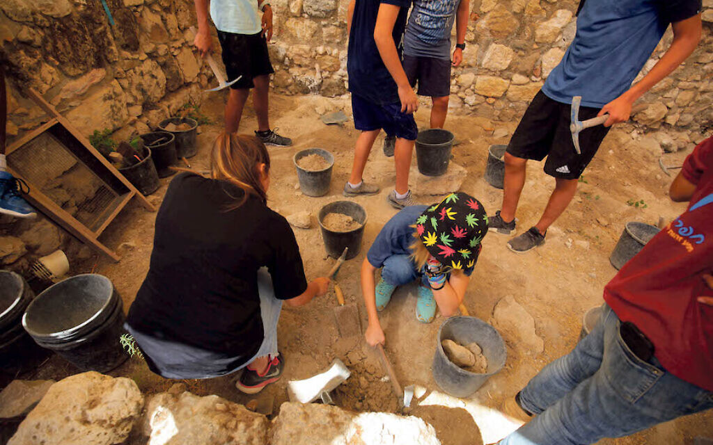 Israeli teens dig for identity - Jewish News