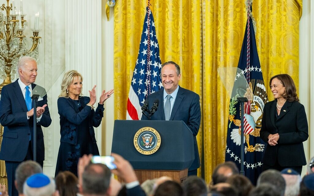 President Biden invokes words of Rabbi Sacks at White House reception ...