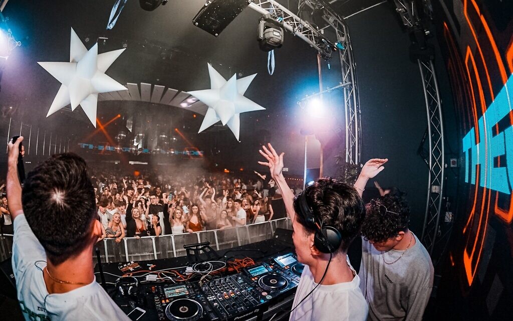 Meet the new Mark and Bert! Teen trio rocking the party scene this ...