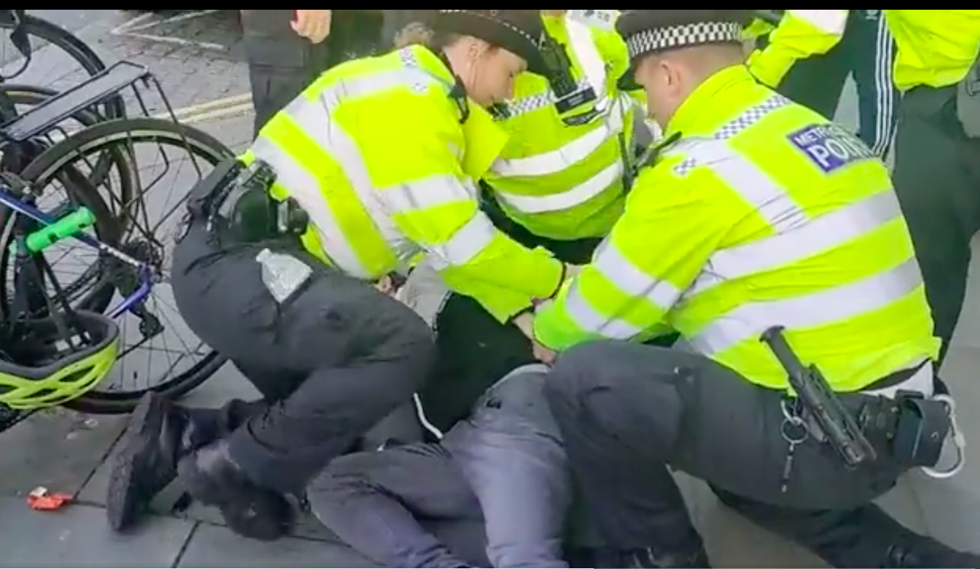 Woman who racially abused diners at kosher restaurant gets suspended ...