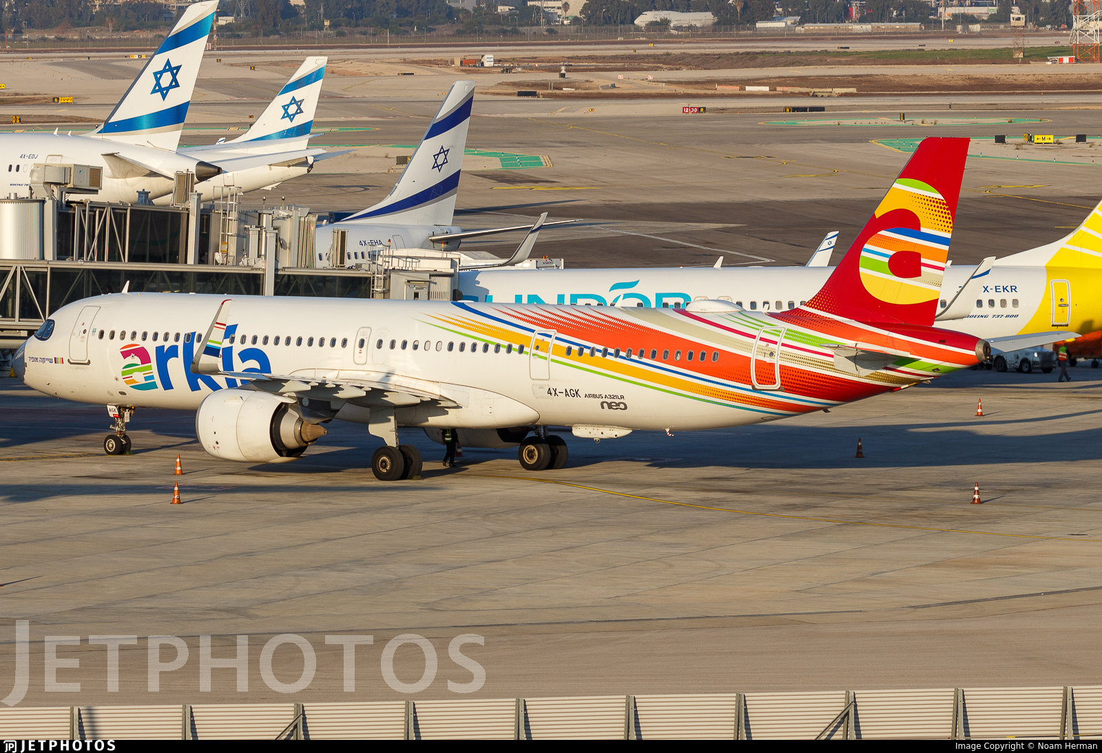 Israel's second largest airline restarts London to Tel Aviv route ...