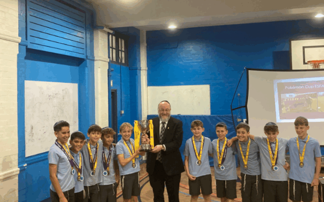 Chief Rabbi joins Wolfson Hillel to celebrate 'historic' doubles ...