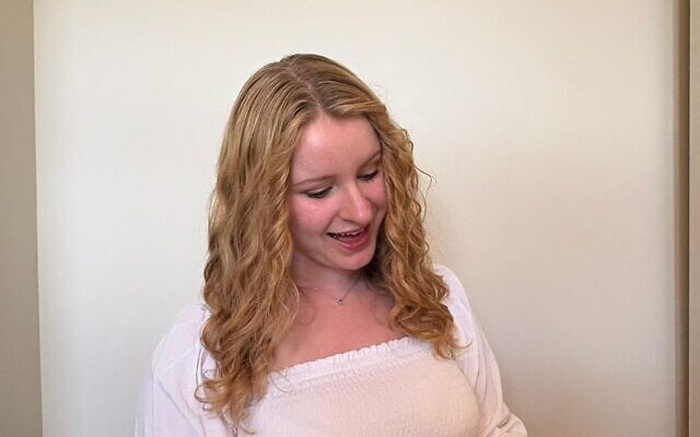 Young female playwright's debut depicts mother-daughter struggles ...