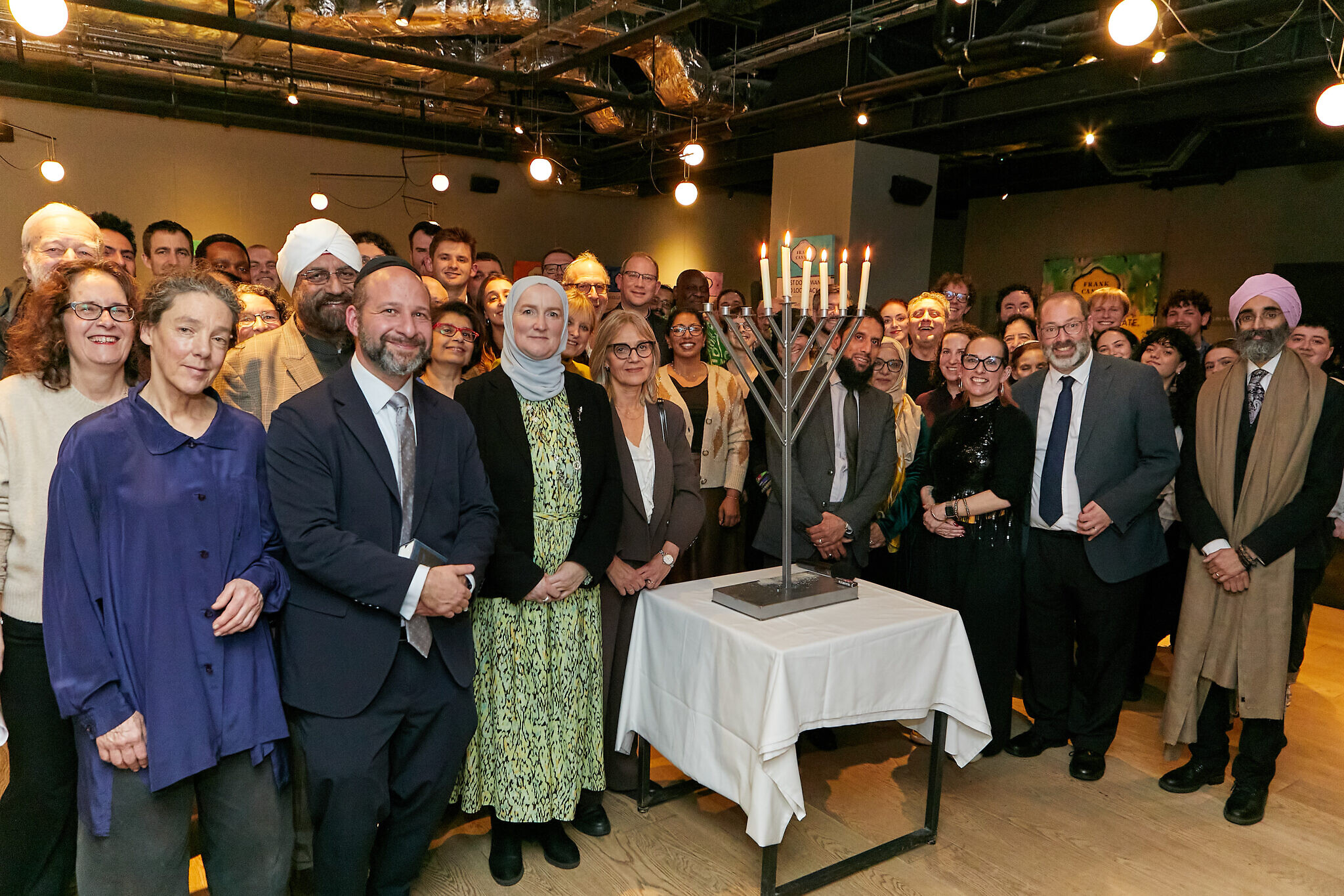 Faith leaders unite at interfaith Chanukah lighting after Bondi terror ...