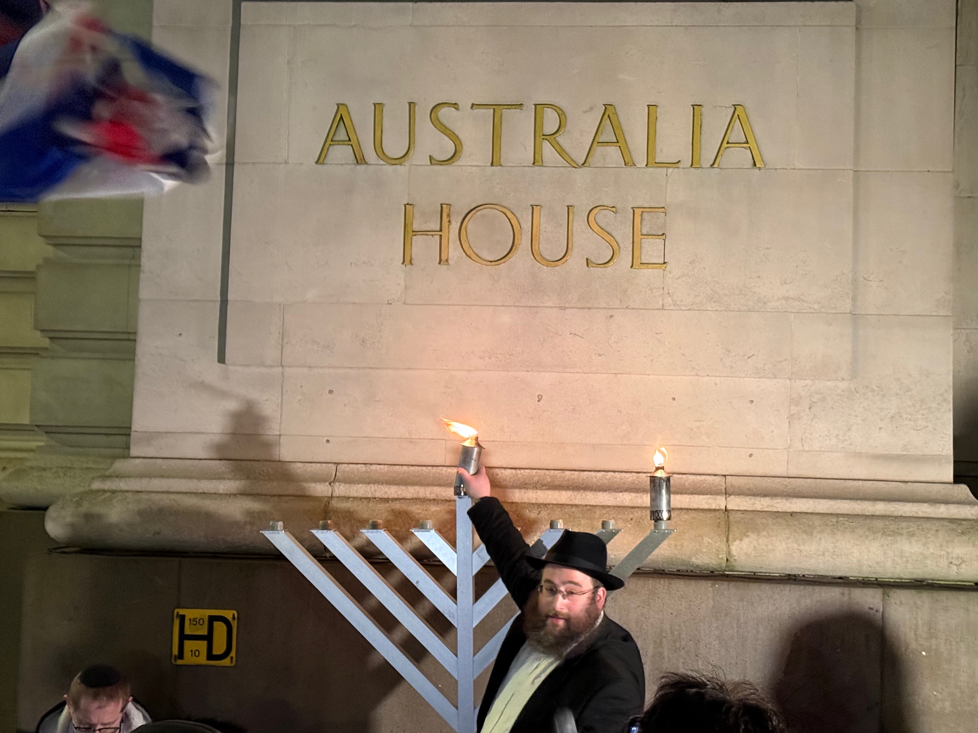 England’s Ashes squad to join Australian team in tribute after Bondi ...