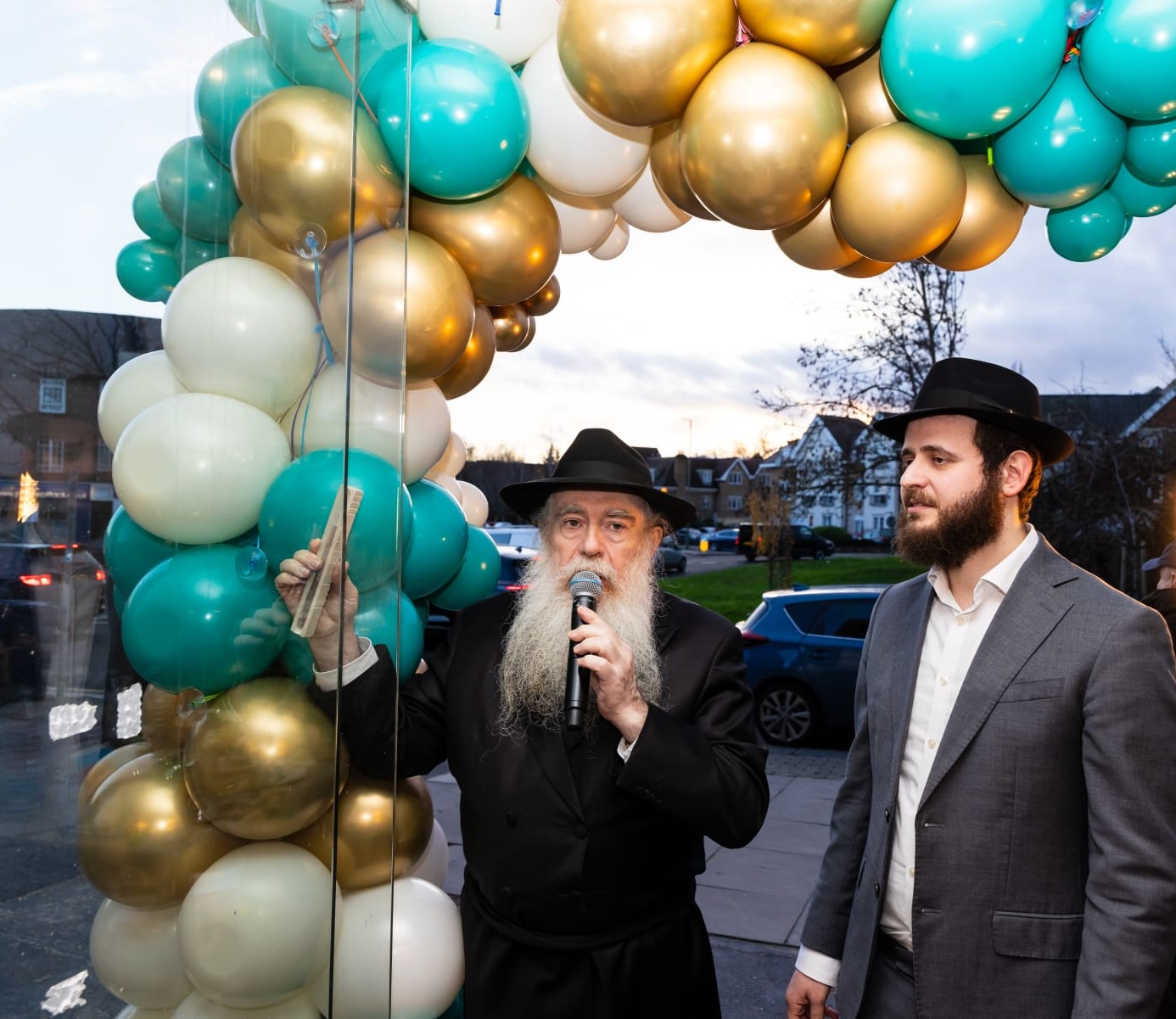 Hundreds show Jewish pride as new Chabad Centre opens in Mill Hill East ...