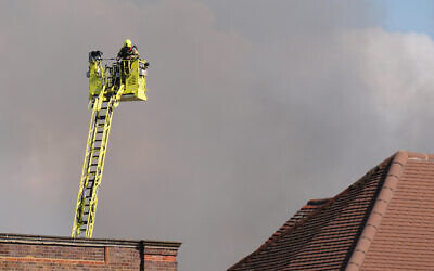 Firefighters tackle blaze at Kosher Kingdom in Golders Green - Jewish News