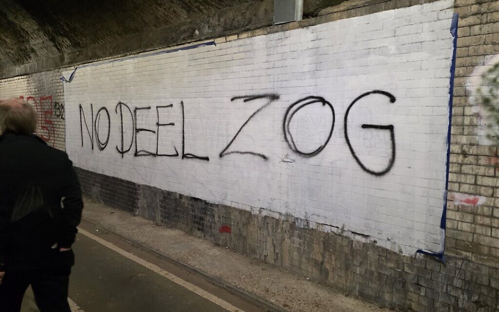 Antisemitic ‘No Deel ZOG’ graffiti appears near Emirates Stadium after ...